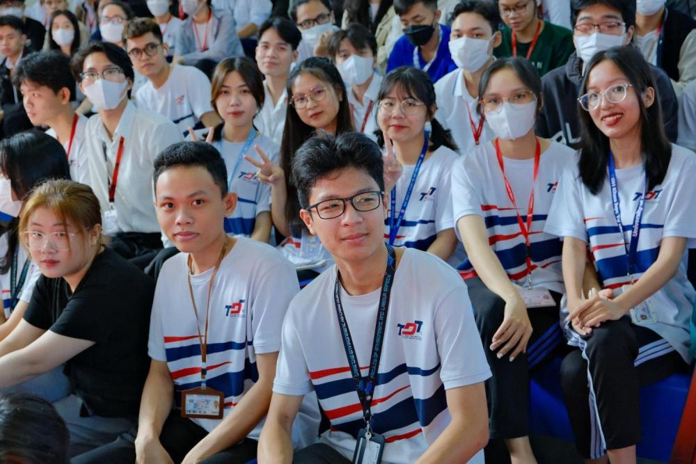 Chuyên đề “Tỉnh táo trước cạm bẫy” trong “Tuần sinh hoạt công dân - sinh viên” TDTU năm học 2023 ...